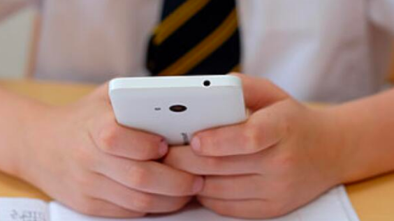 UAE Schools Implement Diverse Policies on Student Mobile Phone Use Amid ...