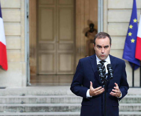 Macron Unveils New French Government Amid Deepening Political Turmoil ...
